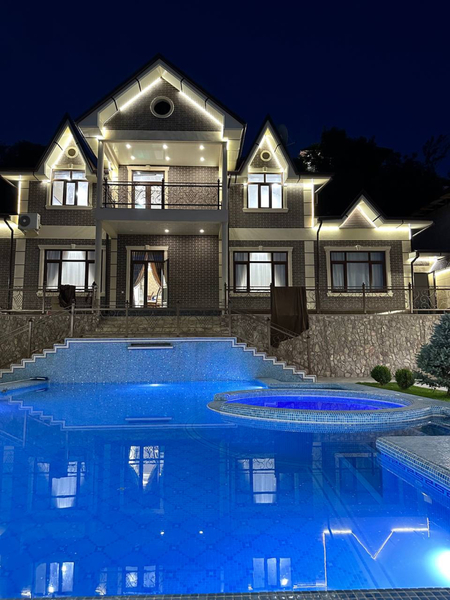 Dacha Rich House sotiladi