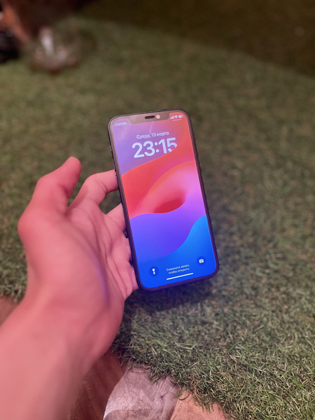 Iphone 12.