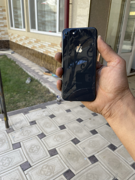 Iphone 8 64 g sotiladi