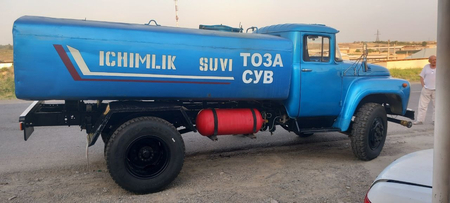 Zil 130 vodavoz sotiladi