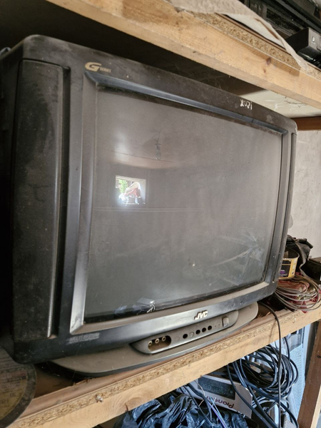JVC va Panasonic tilivizorlari sotiladi