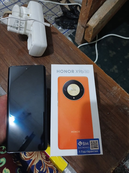Honor X9b 5G.  8/256GB