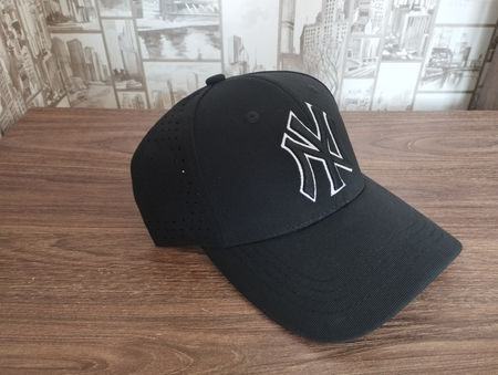 Черная кепка New Era