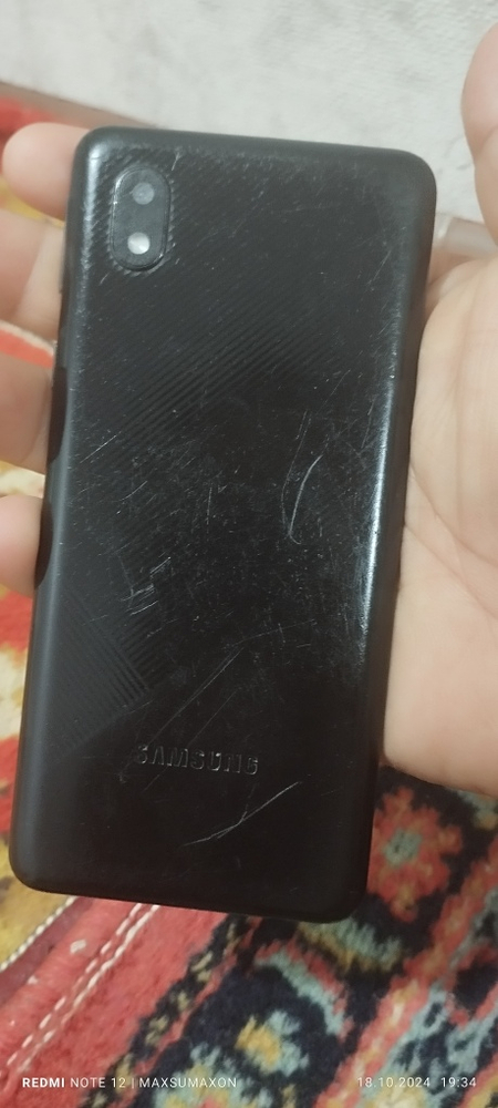Telefon sotiladi Samsung 01 çore ayol kishi ishlatgan 350 ming kami yu