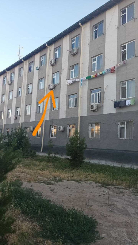 Сотилади Жиззах шахар Микрорайон РОДДОМ ропарасида 2 хонали уй