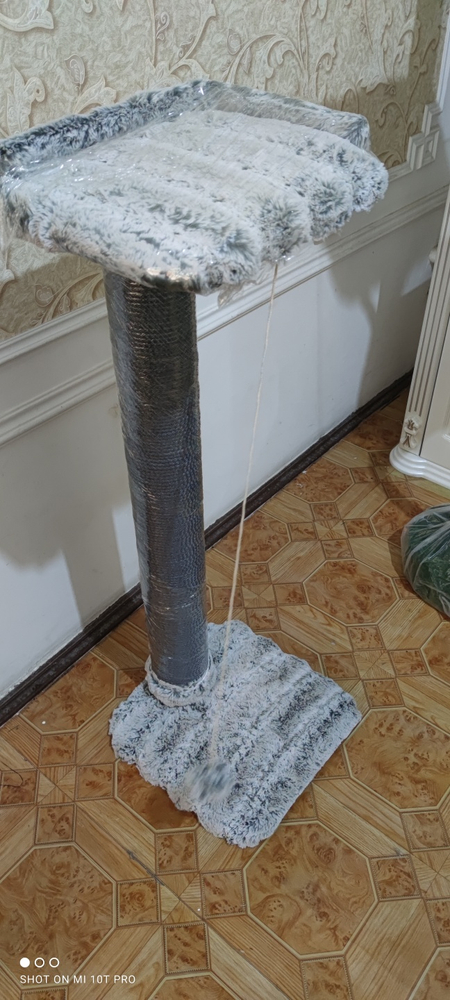 Когтеточка высокая. С лежанкой. Новая в упаковке. Вы