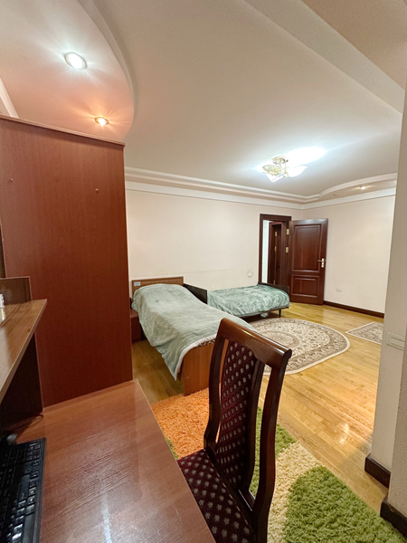Ijaraga beriladi 3/2/4. Сдается в аренду 3 ком квартира. Вдоль дороги