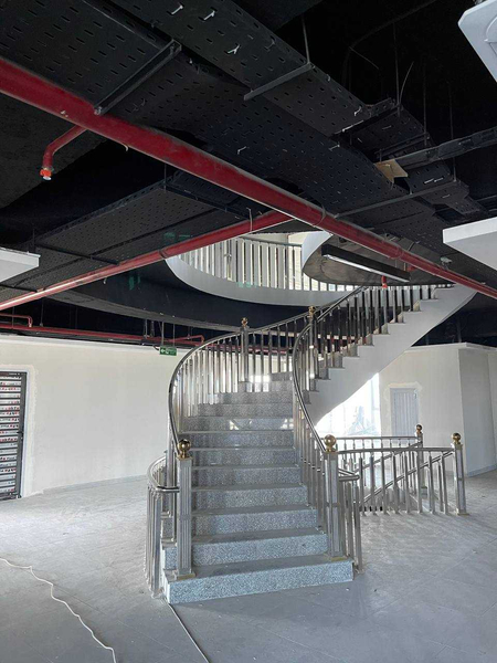 Продаю офис 151м2 и 169м2 в Zarafshan city вид на ул. Бабура и Piramit