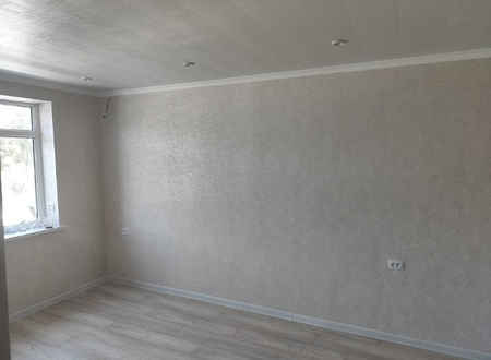 Qorasaroyda 1/2/2 yevro remont 27м² Yo'l yuzidagi do'm srochni sotilad