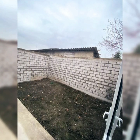 Срочно продам участок Янгихет Чарток 3х к.1.5 сотки дом кирпич 70000&