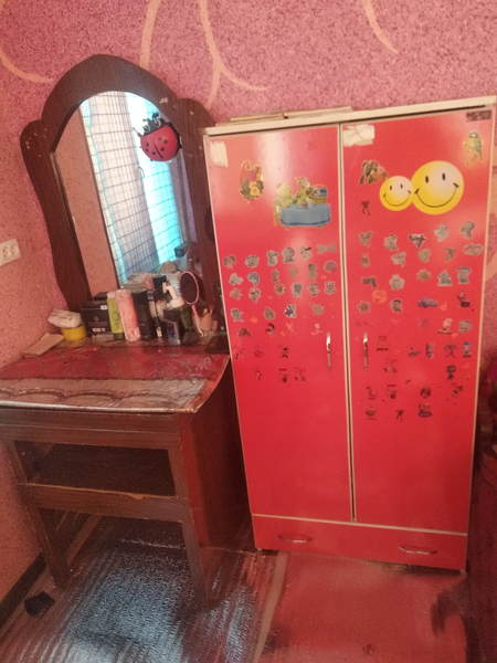 Mebellar sotiladi divanlarni tumbalari bor prexoshka qöshib beriladi