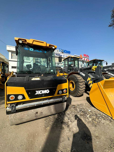 Каток двухвальцовый XCMG Модель: XD83