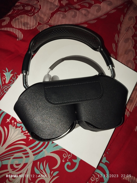 Продаю Airpods Max