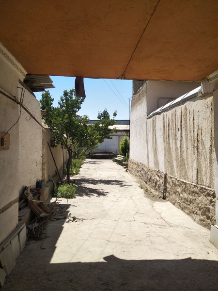 Xovli sotiladi 10 xonalik