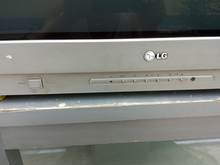 Продаётся большой телевизор LG FLATRON