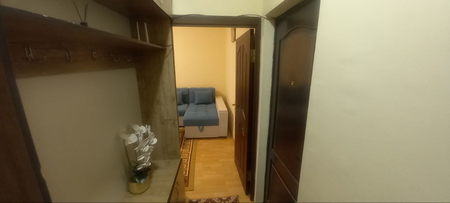 Продается 2-комнатная квартира, переделанная в 3-комнатную, в Юнусабад
