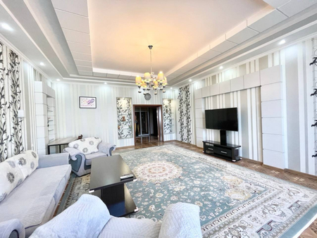 Сдается в аренду 2 ком.квартира 116 м.кв м.Ойбек Новостройка