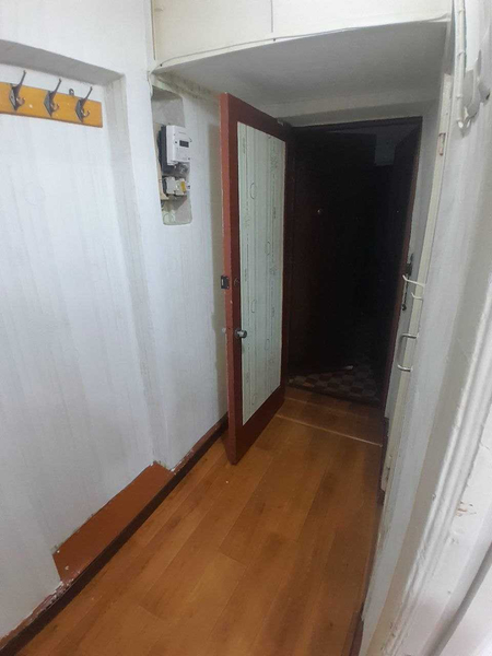 м.Ойбек Госпитальный 2-комнатная 2/2 42 м² чистая обстановка