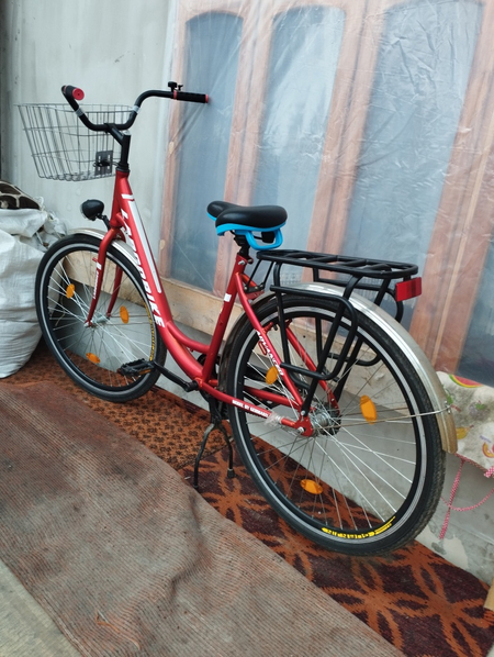 Velosiped yangi sotiladi