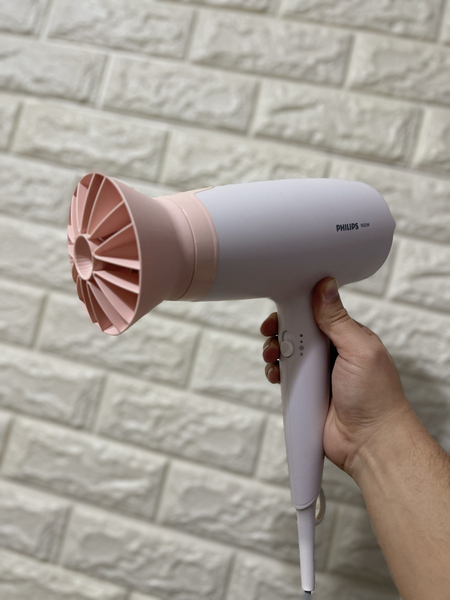 Продается фен Philips