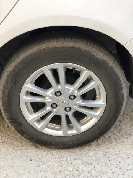 Bir qol moshina Chevrolet Cobalt