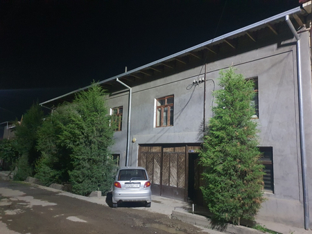 Nazarbek xarakat maxallada uy sotiladi