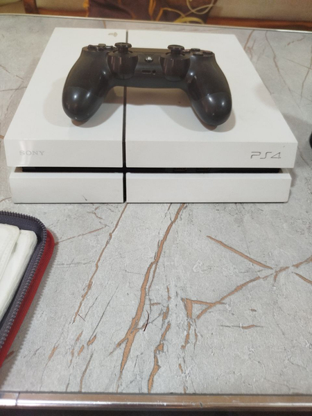 Play station 4 в хорошем состоянии