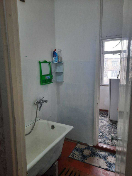 СРОЧНО !! Продается квартира в Яшнабаде 1/4/4 ( 33 кв/м ) Авиасозлар 4