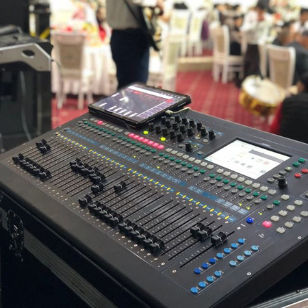 Allen heath Qu 32 sifrovoy pult sotiladi