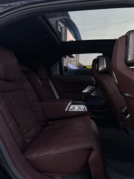 BMW 740i G70 Автомобиль  в идеальном состоянии