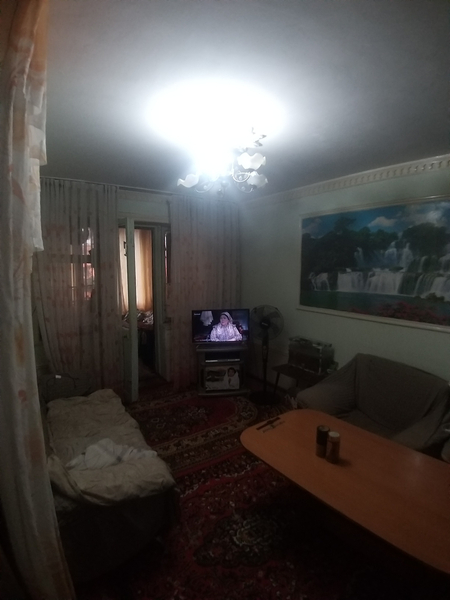 Куп каватли уй сотилади