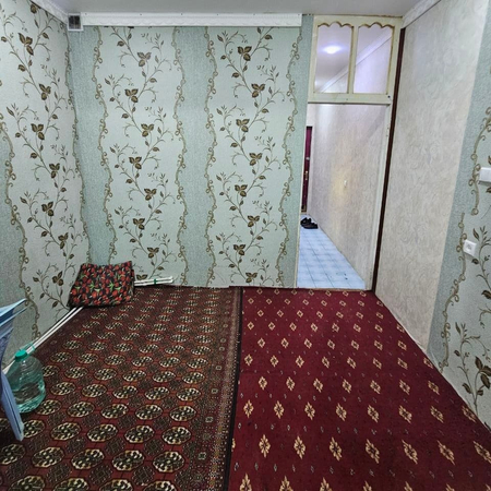 1 xonali 40m² + 20m² hovlichasi ham bor.
5 qavatli panelniy dom.
Manzi