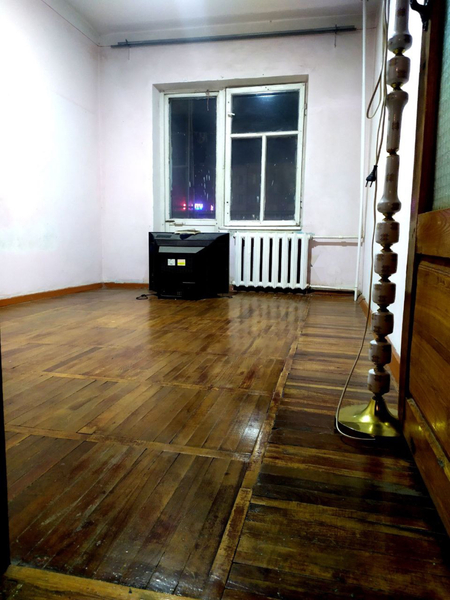Gor balnitsa tomonda 5 xonali uy sotiladi