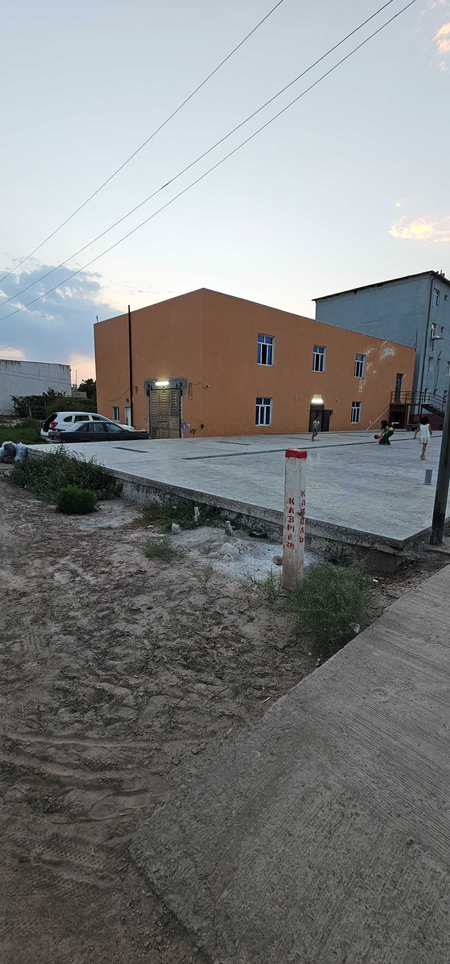 Qoshkopir tuman markazida uy sotiladi srochni