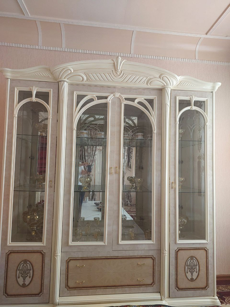 Продам спални гарнитур и горка камод