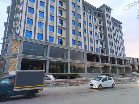 Eshik romlar sifatli hamyonbob va kafolat bilan.