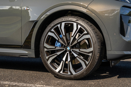 Bmw X7 оригинальные диски размером 23
