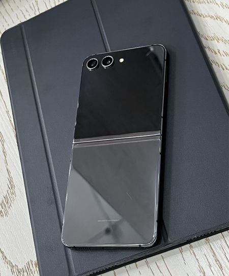 Samsung flip 5    8/512 gb black