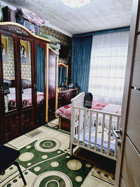 Срочно продаётся 3-ком. кв. в 10-микрорайоне (на против Карван базара)