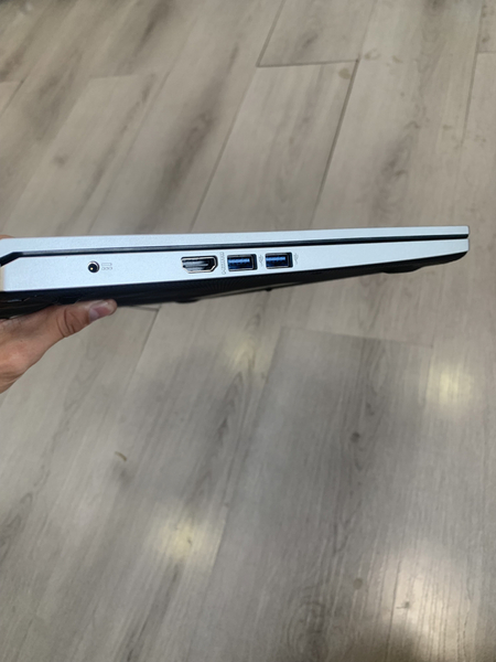 Notebook acer sotiladi.