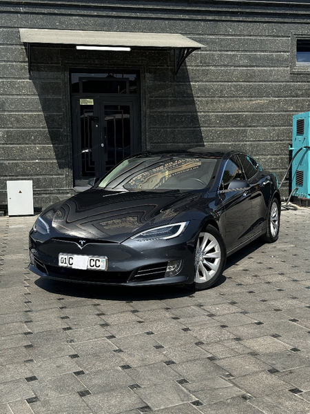 Срочно продаётся Tesla Model S 100D