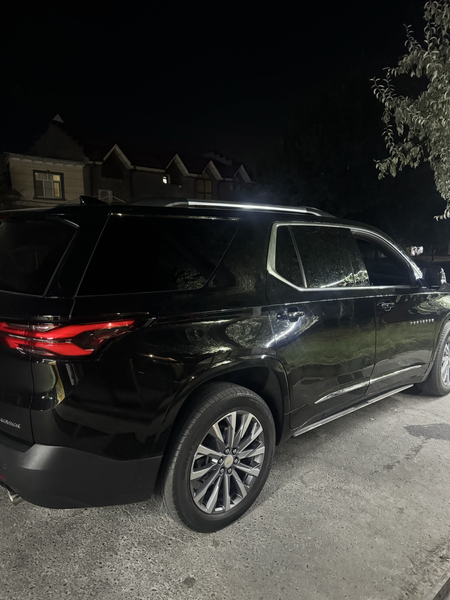Traverse sotiladi yili 2023 yurgan prabegi 44600 narhi 43700$ ming