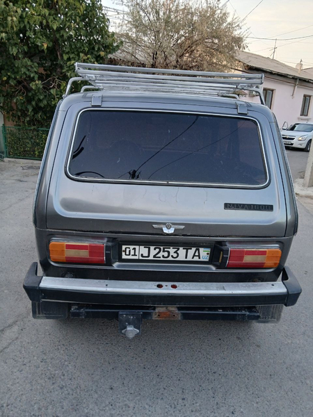 Niva 1600 мокрый асфальт