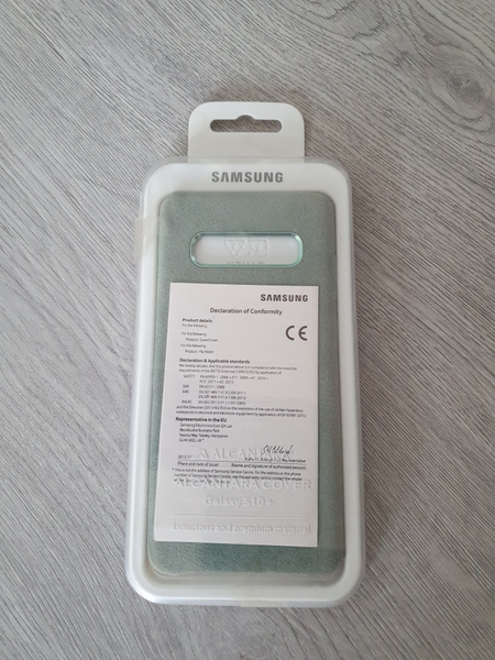 Продам чехол на самсунг С10+