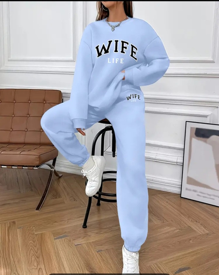 Продаётся костюм двойка в двух цветах