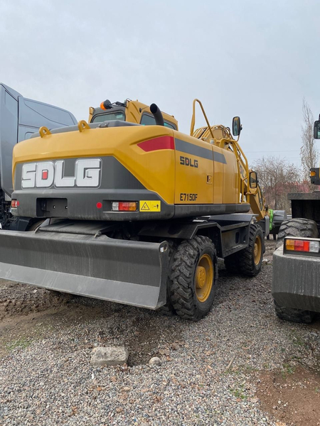 Колёсный экскаватор SDLG E7150F