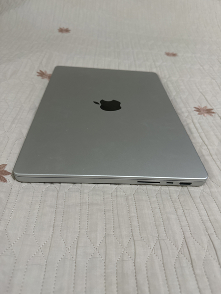 Macbook 14 pro m3 pro 18 озу и 512 SSD