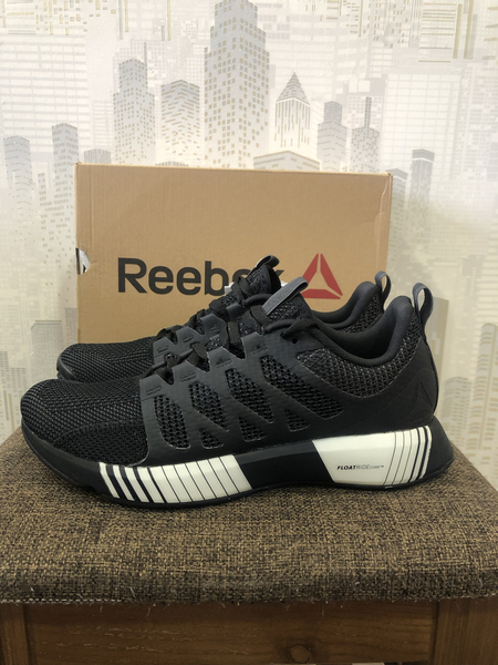 Reebok женские кросовки оригинал !