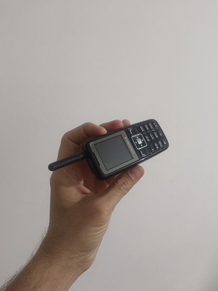 Uzmobile B5 CDMA 95 li tushadi Ishlashi zo\\\'r.