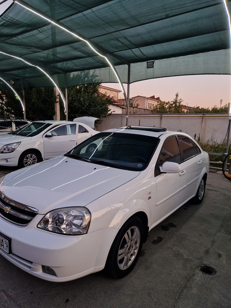Lacetti 1.6 srochna sotiladi